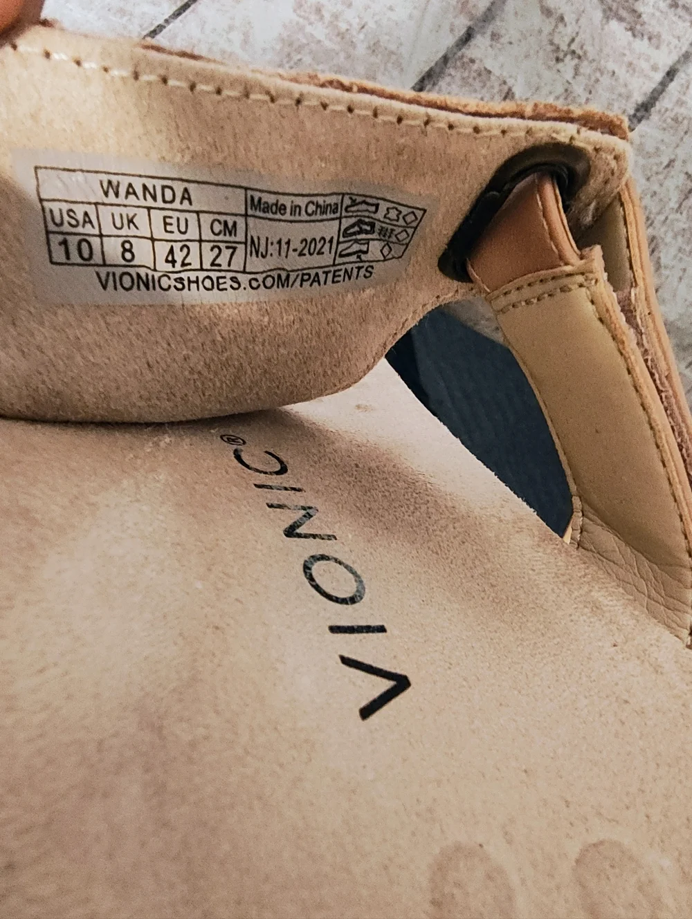 Vionic | Shoes | Vionic Wanda T Strap Supportive Sandals Beige Macaroon ...